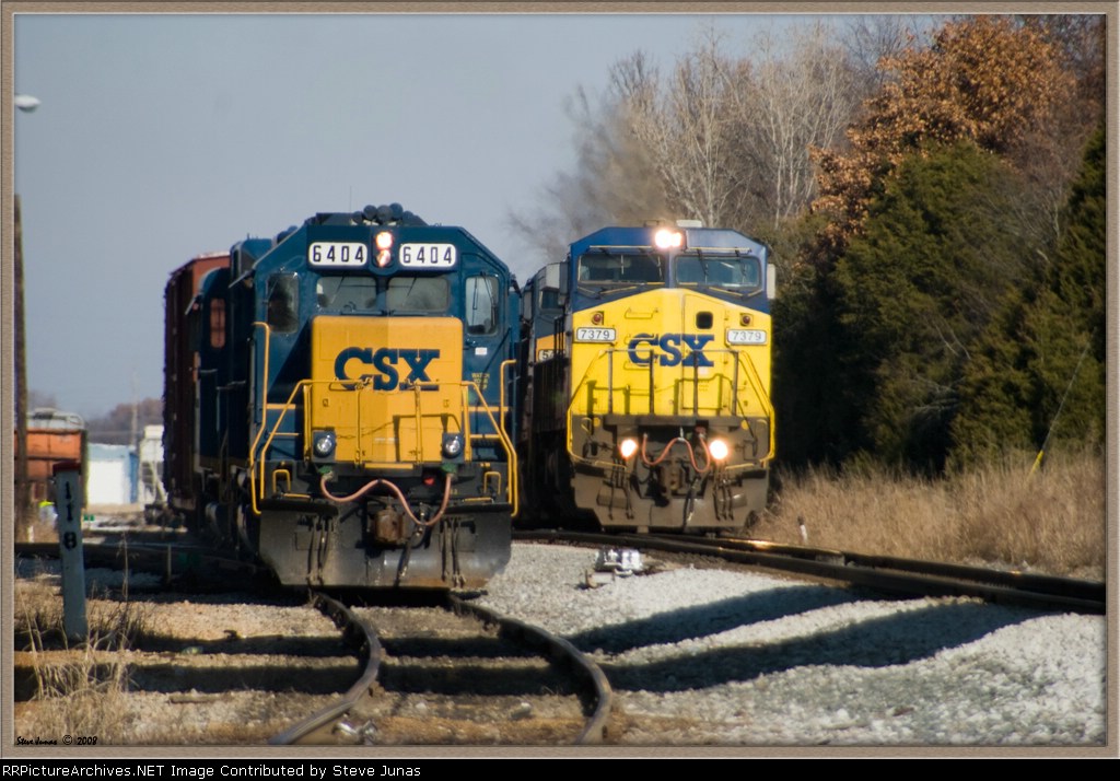 CSX 6404 works the yard